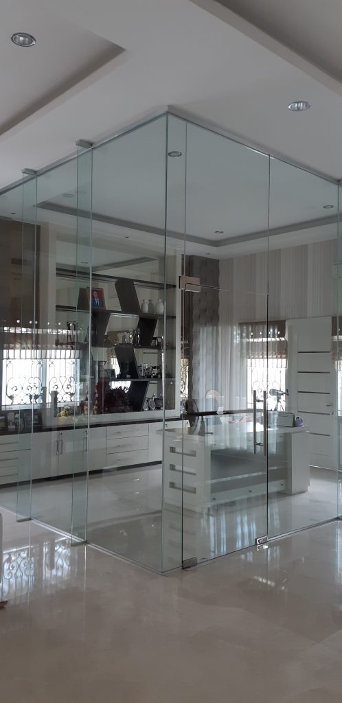 Jasa Pasang Pintu Kaca Tempered Berkualitas di Medan - Elite Art Glass